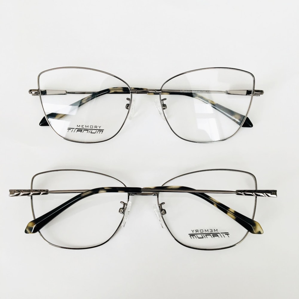 Armação de óculos de grau - Amandita fechado 6933 titanium - grafite C2 ...