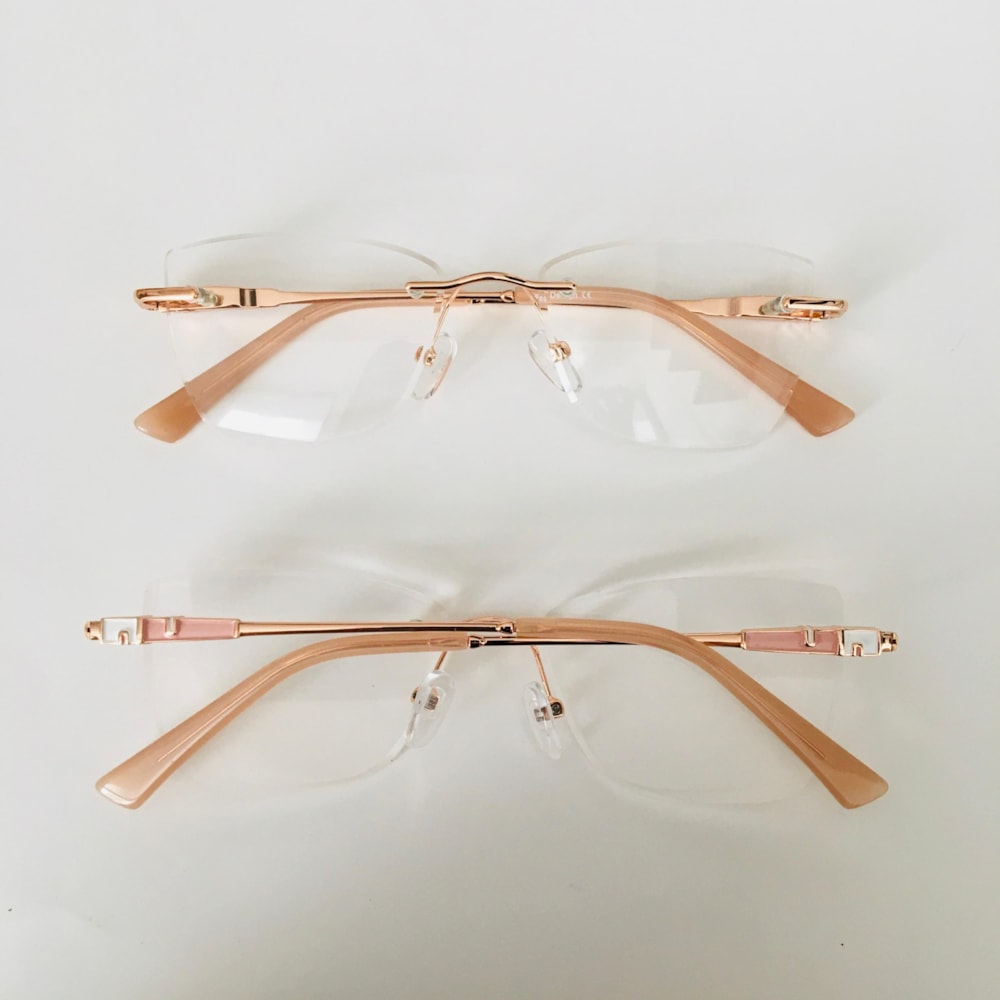Armação de óculos de grau - Ivone 3 pontos código 64 - rose gold ...