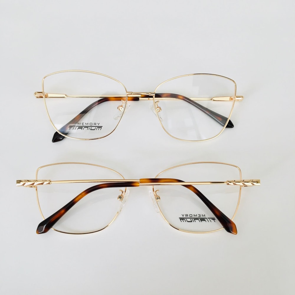 ARMAÇÃO PARA ÓCULOS DE GRAU - AMANDITA FECHADO 6933 TITANIUM - DOURADO ...